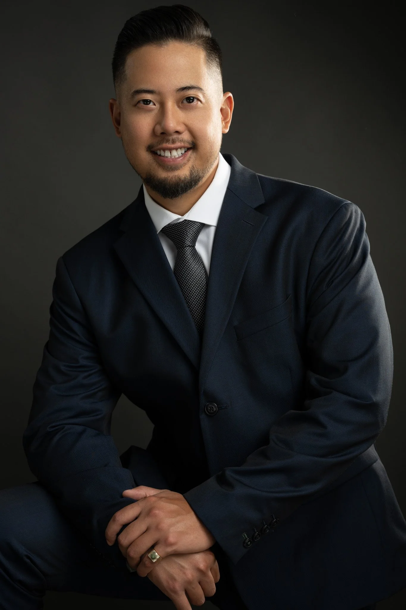 9 Ways of Improving Your Posing for Headshots