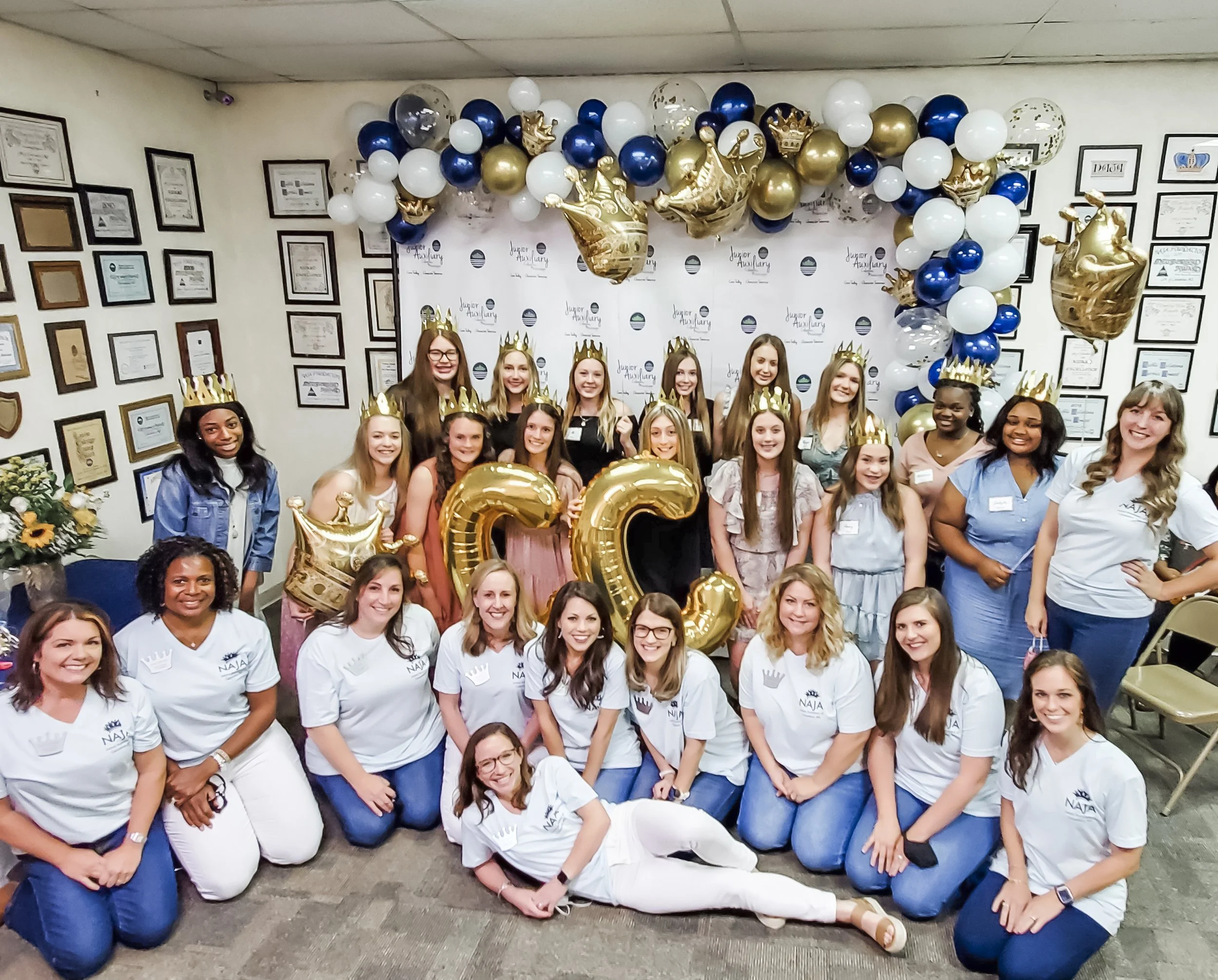 Crown Club — JUNIOR AUXILIARY OF COLUMBUS