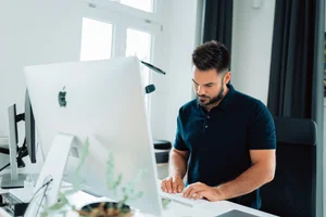 When to Use a Comma or a Colon After an Email Greeting — Tannia Suárez