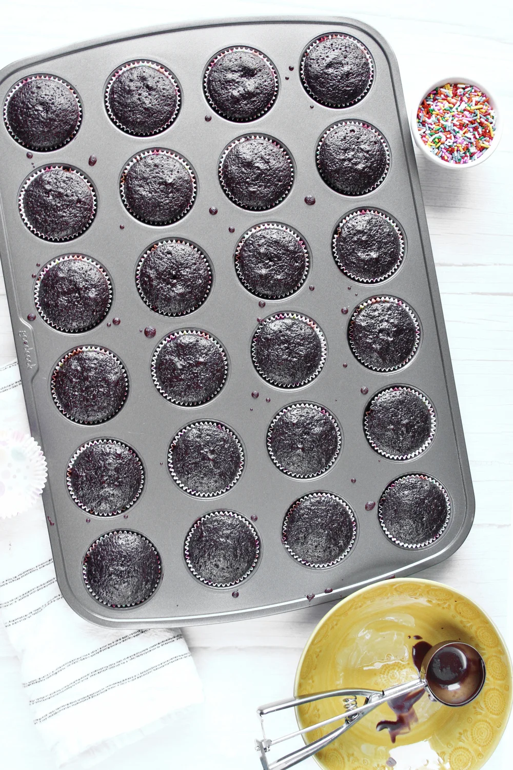 Chocolate Strawberry Cupcakes — Poetry & Pies