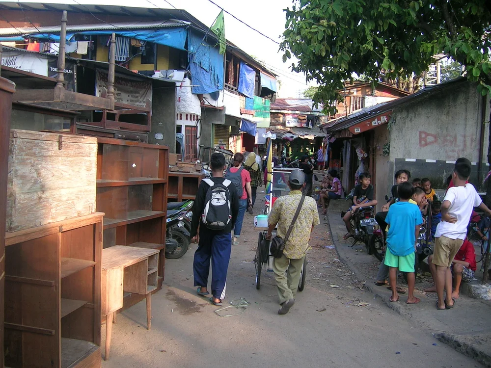 PLATFORM: Middling Urbanism and the Contradictory Space of the Kampung ...