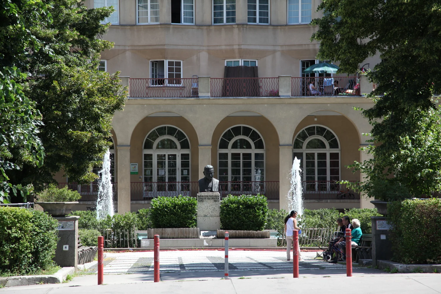 PLATFORM: The House that Anti-Fascism Built: The Hofs of Red Vienna