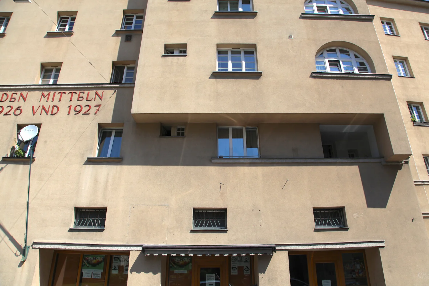 PLATFORM: The House that Anti-Fascism Built: The Hofs of Red Vienna