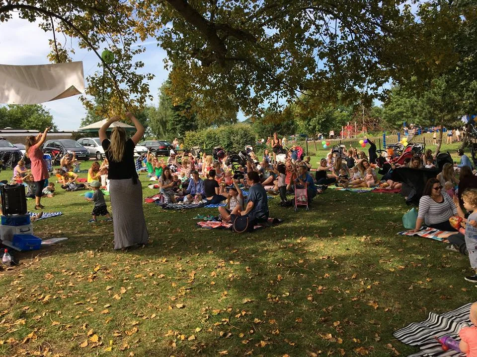 Danson Park Music Session — Boppin' Bunnies