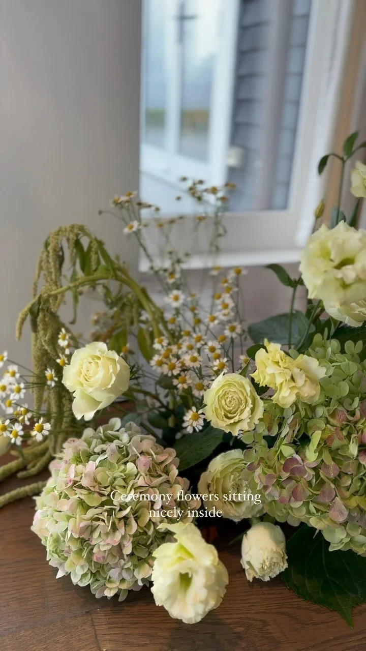 Pick Me Up Bud vase arrangement -FlowerMe - Auckland Florist Flower ...