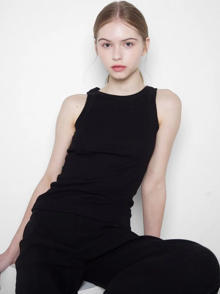 ANNA LUGO — blanc.