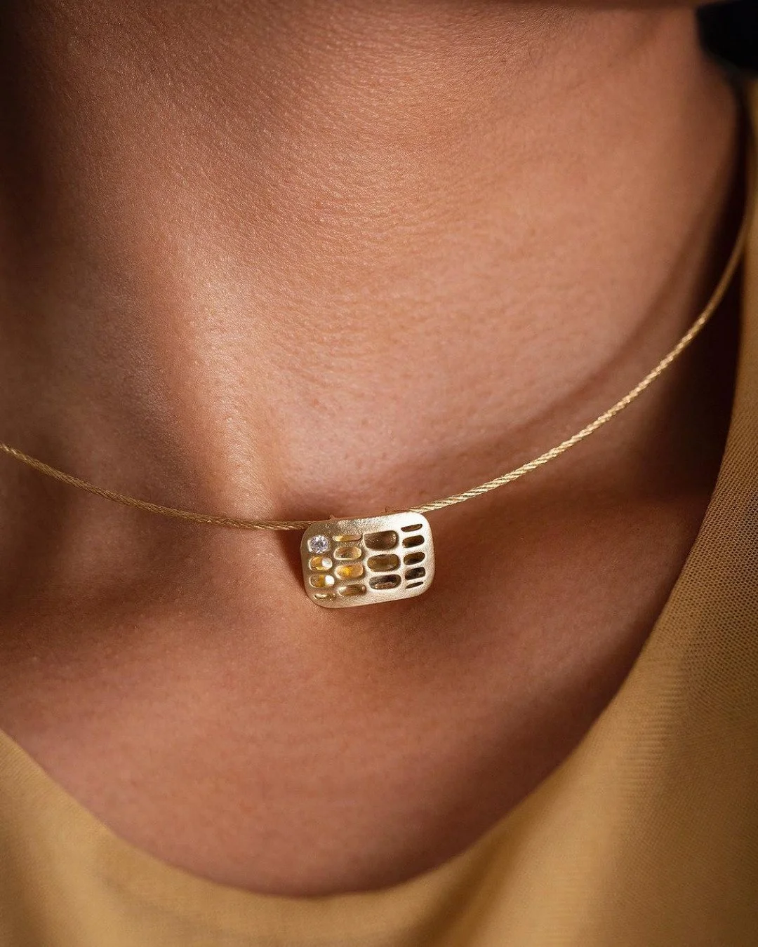 CAROL KAUFFMANN — Julls