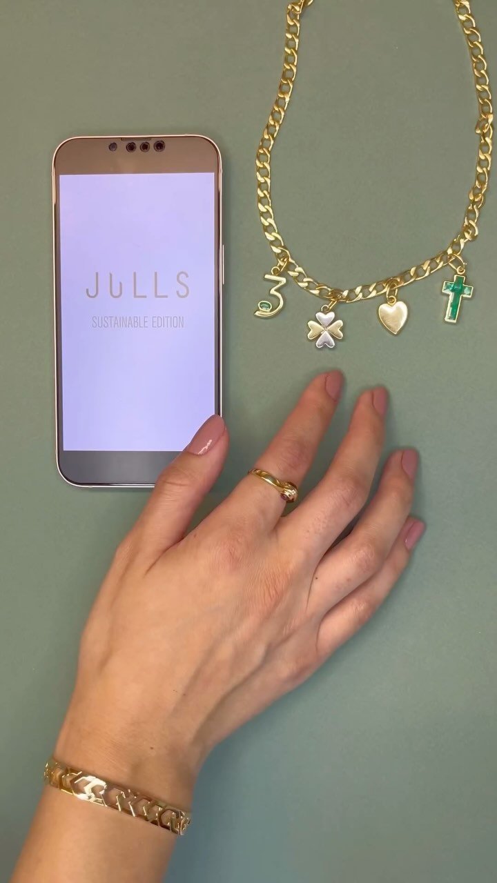 CAROL KAUFFMANN — Julls