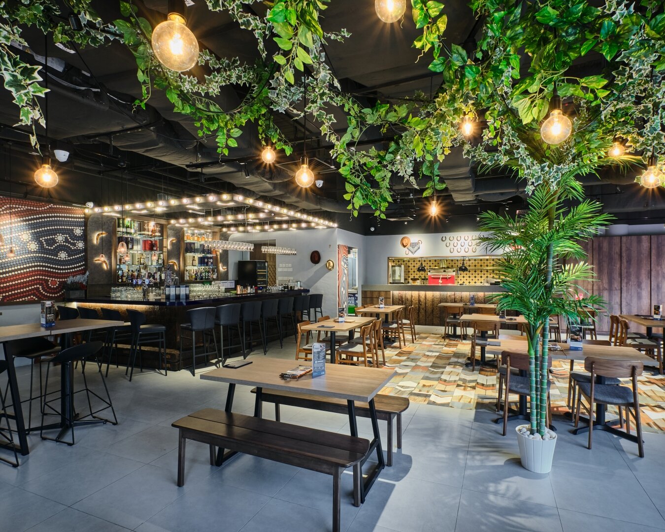 COLLIN’S® Restaurants — COLLIN’S®