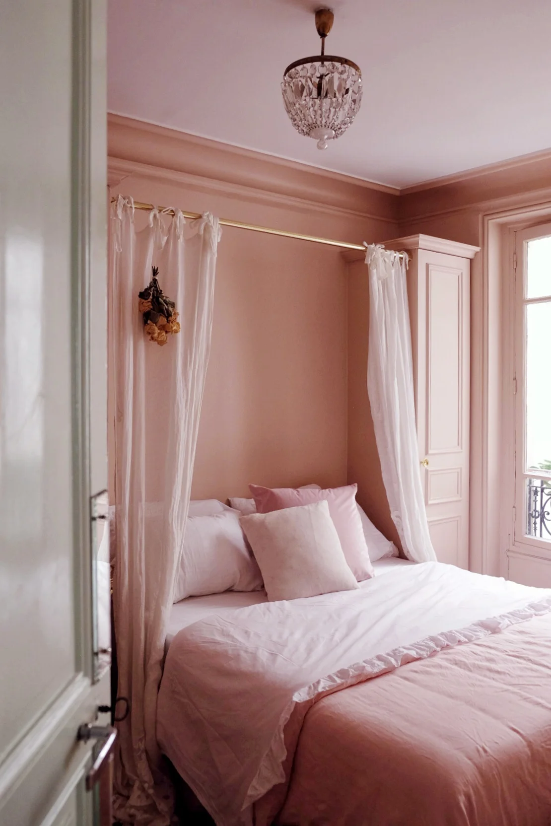 APT - The Rose Room — APT La Fayette