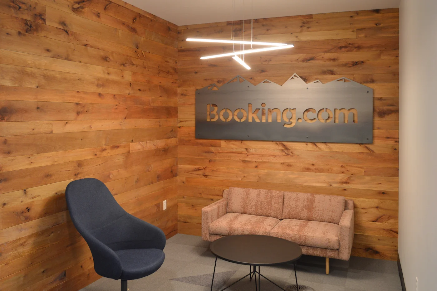 Booking.com — ANTHOLOGY WOODS