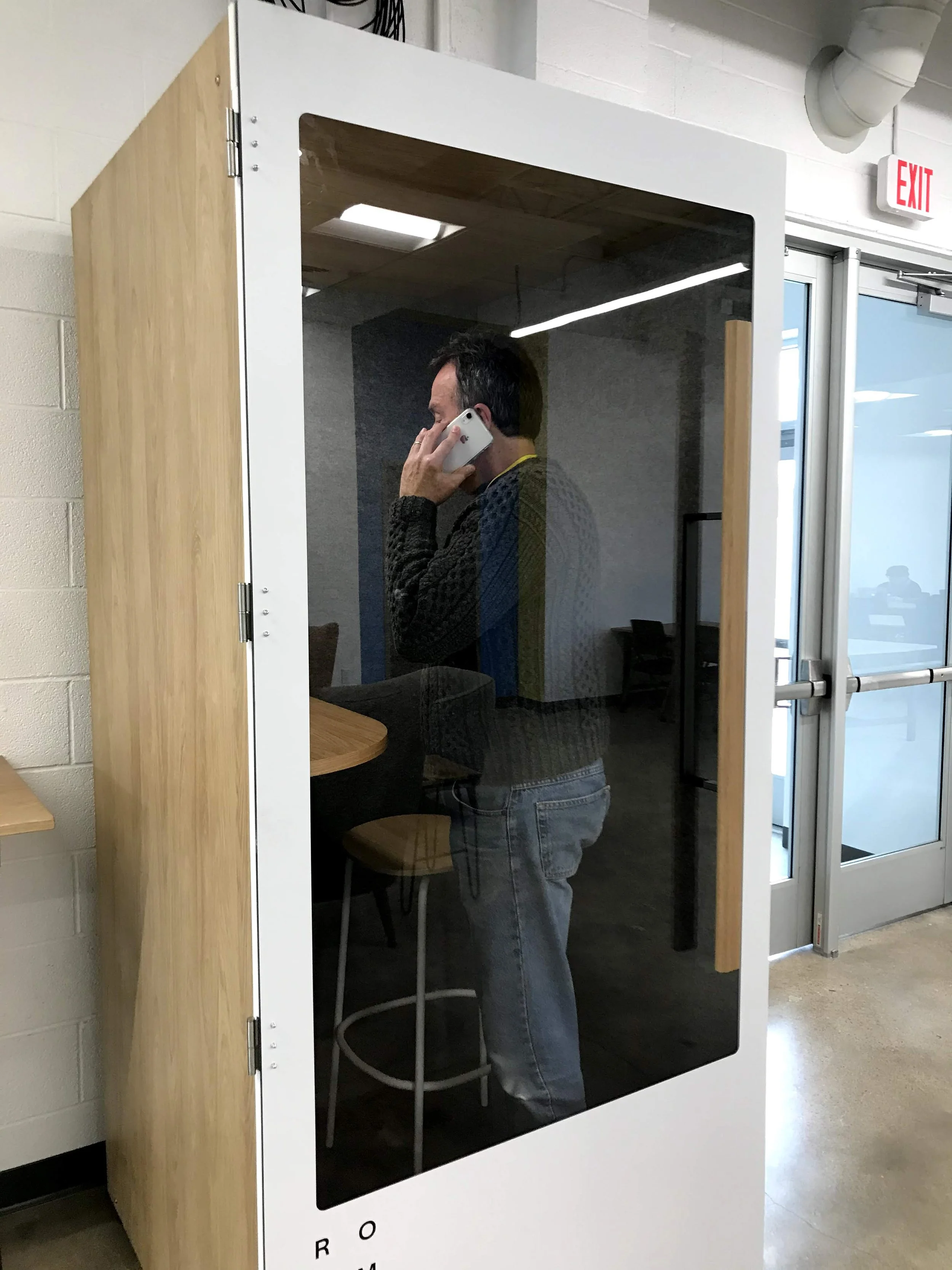 What Are Private Call Booths? - Groover Labs