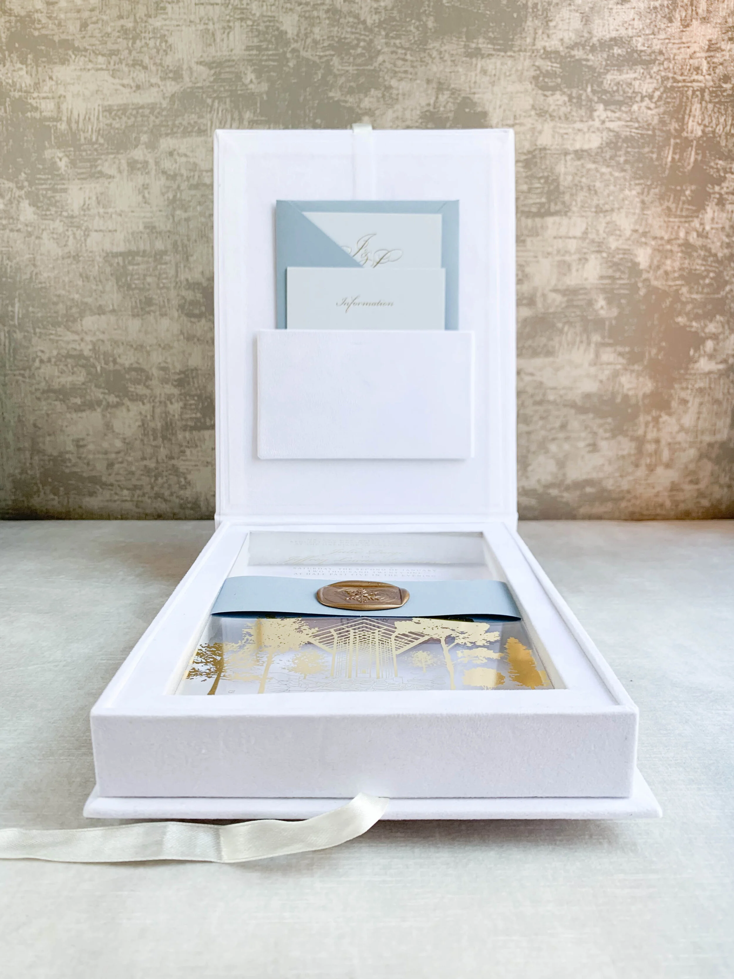 Wedding invitation box design | Beachweddingtips.com
