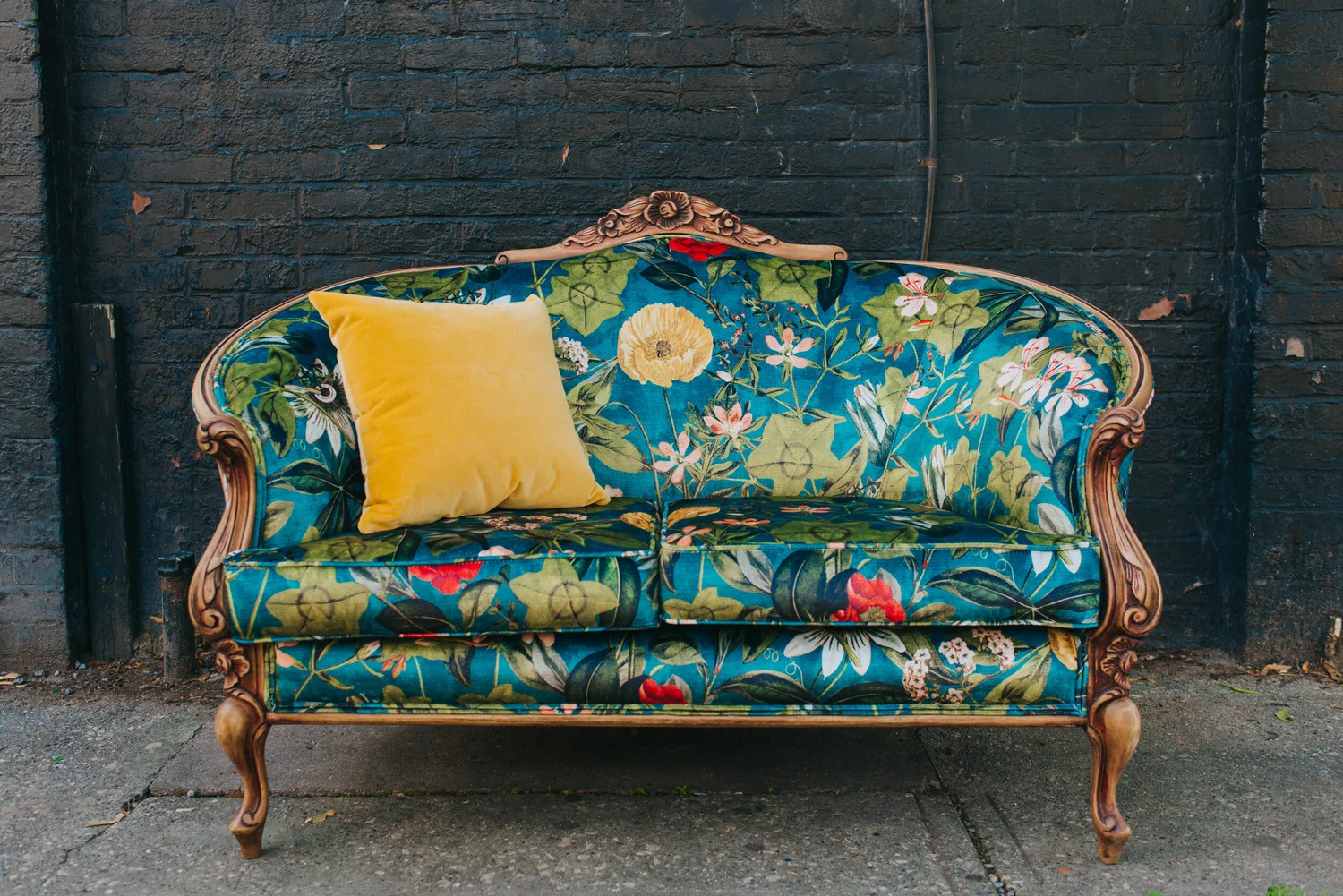 Vintage Settee Sofa | Cabinets Matttroy