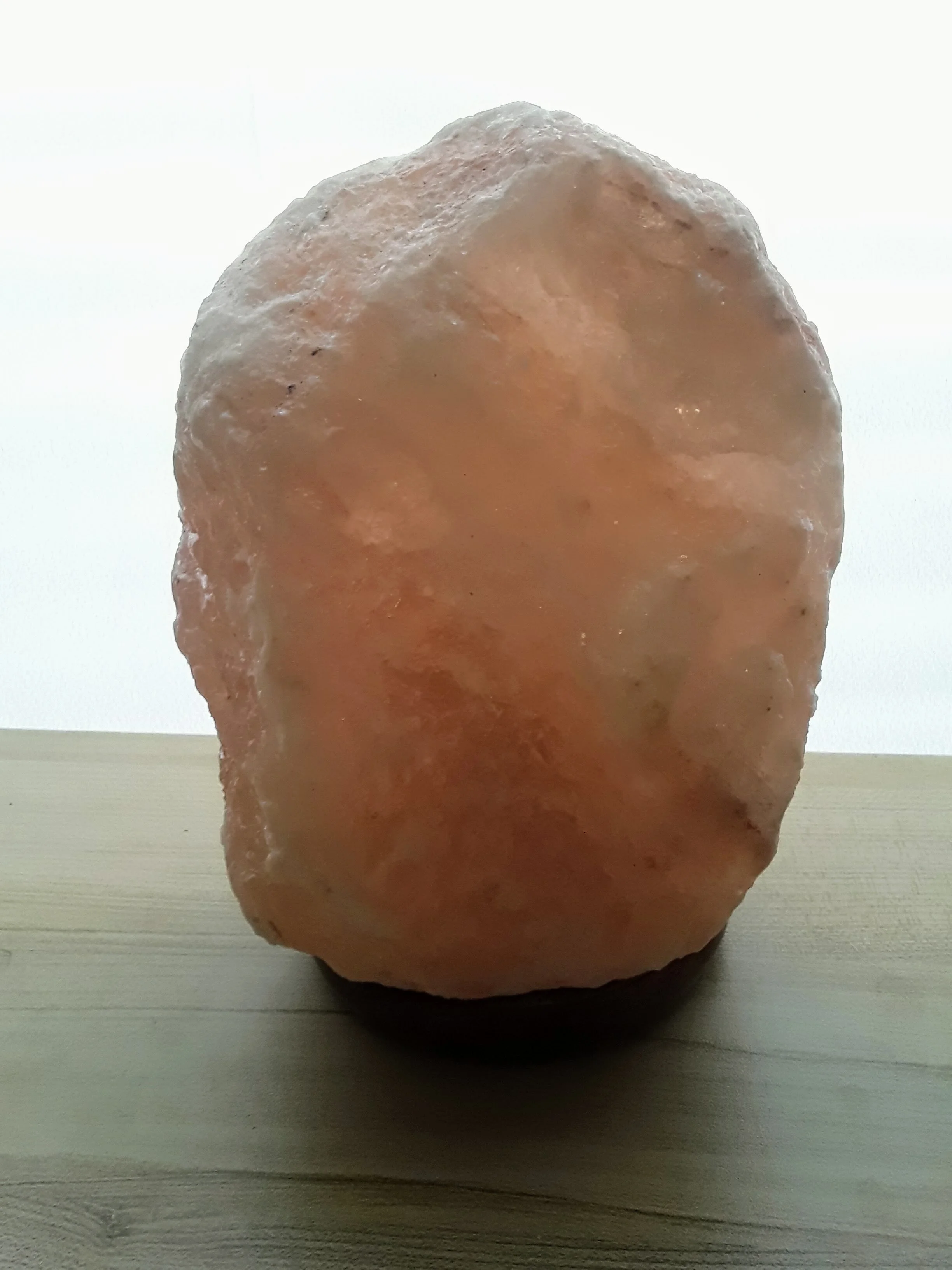 9 Benefits of a Natural Pink Himalayan Salt Crystal Lamp — TIFFANY TENE'