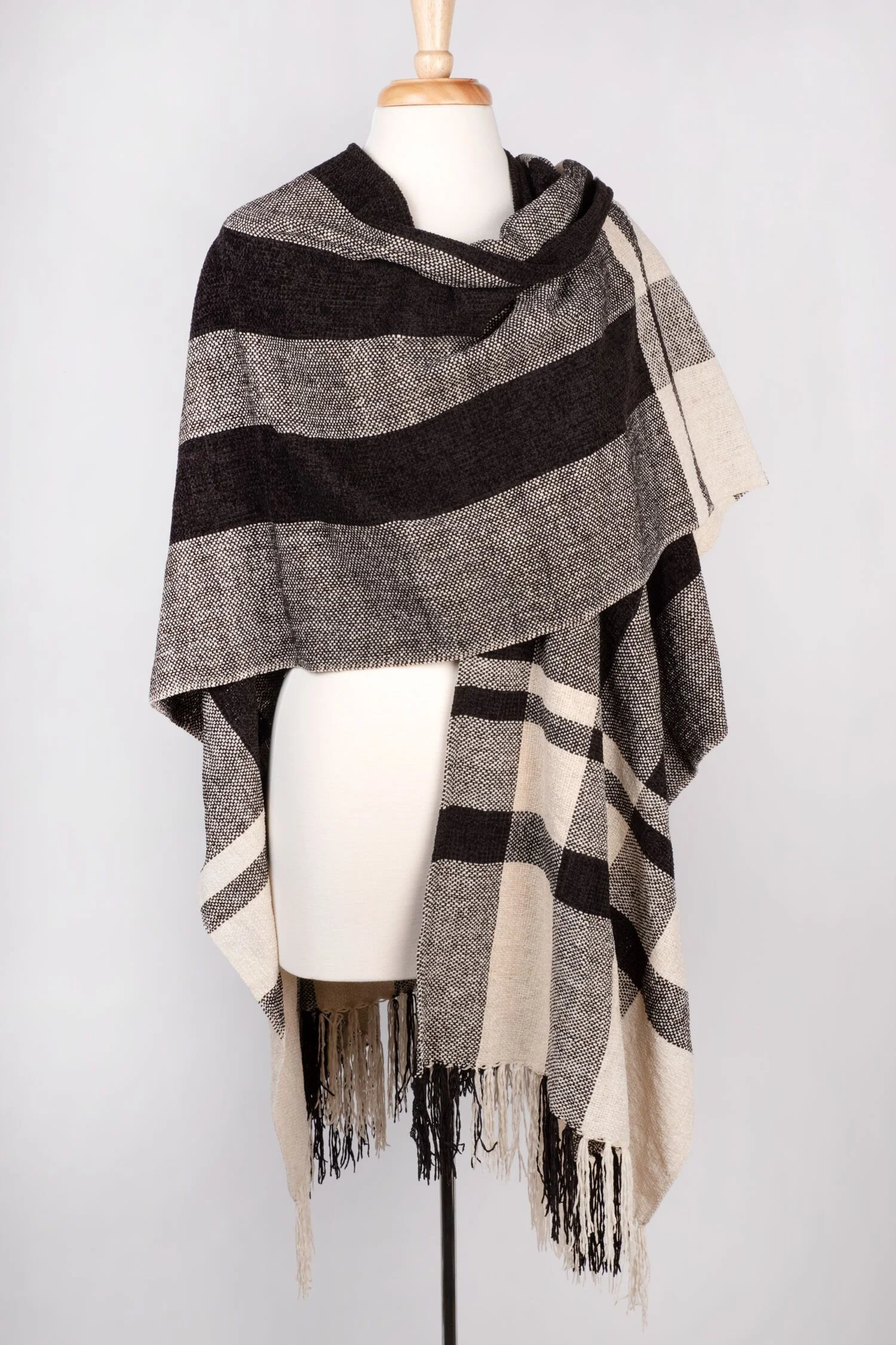 7 Ethical and Sustainable Ponchos to Wear For December Chilly Weather ...