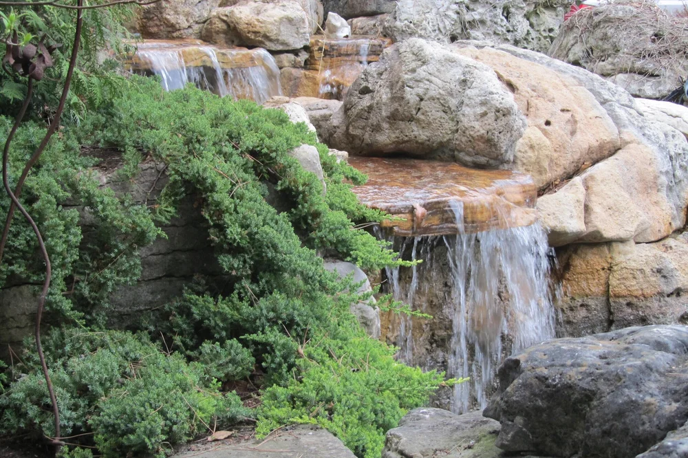 HINKLEY/ASSOCIATES - DESIGN BUILD LANDSCAPES