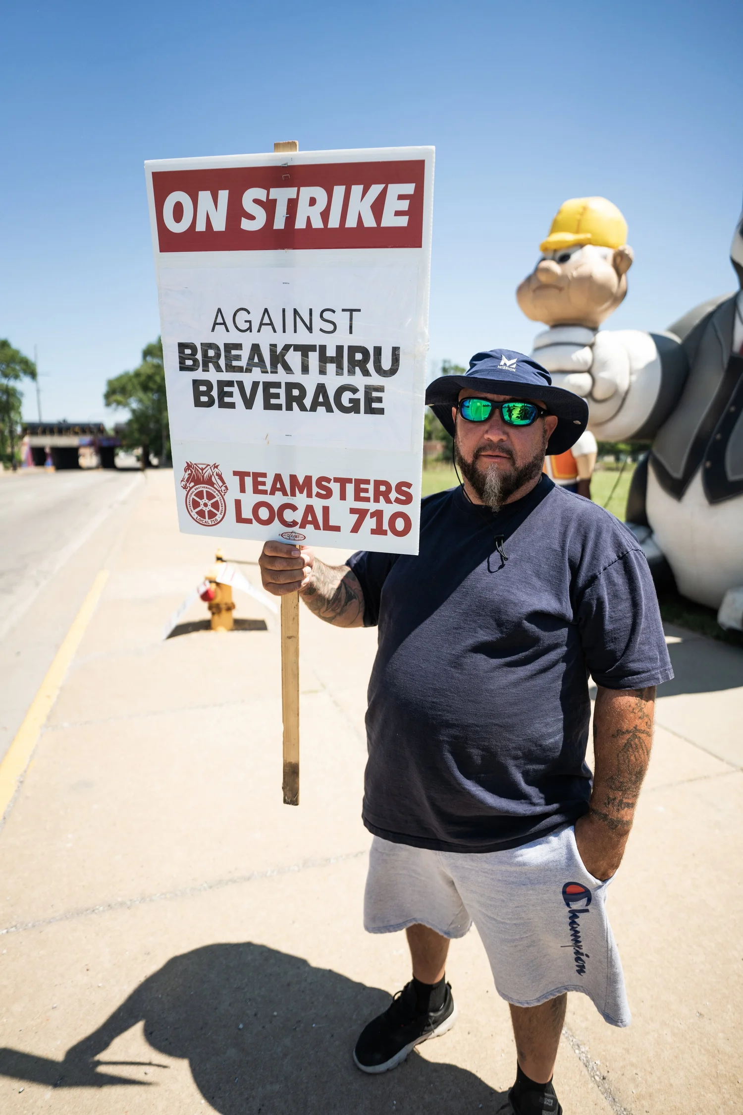 Breakthru Beverage Workers Enter Third Week of Strike: “Our Spirits Are ...