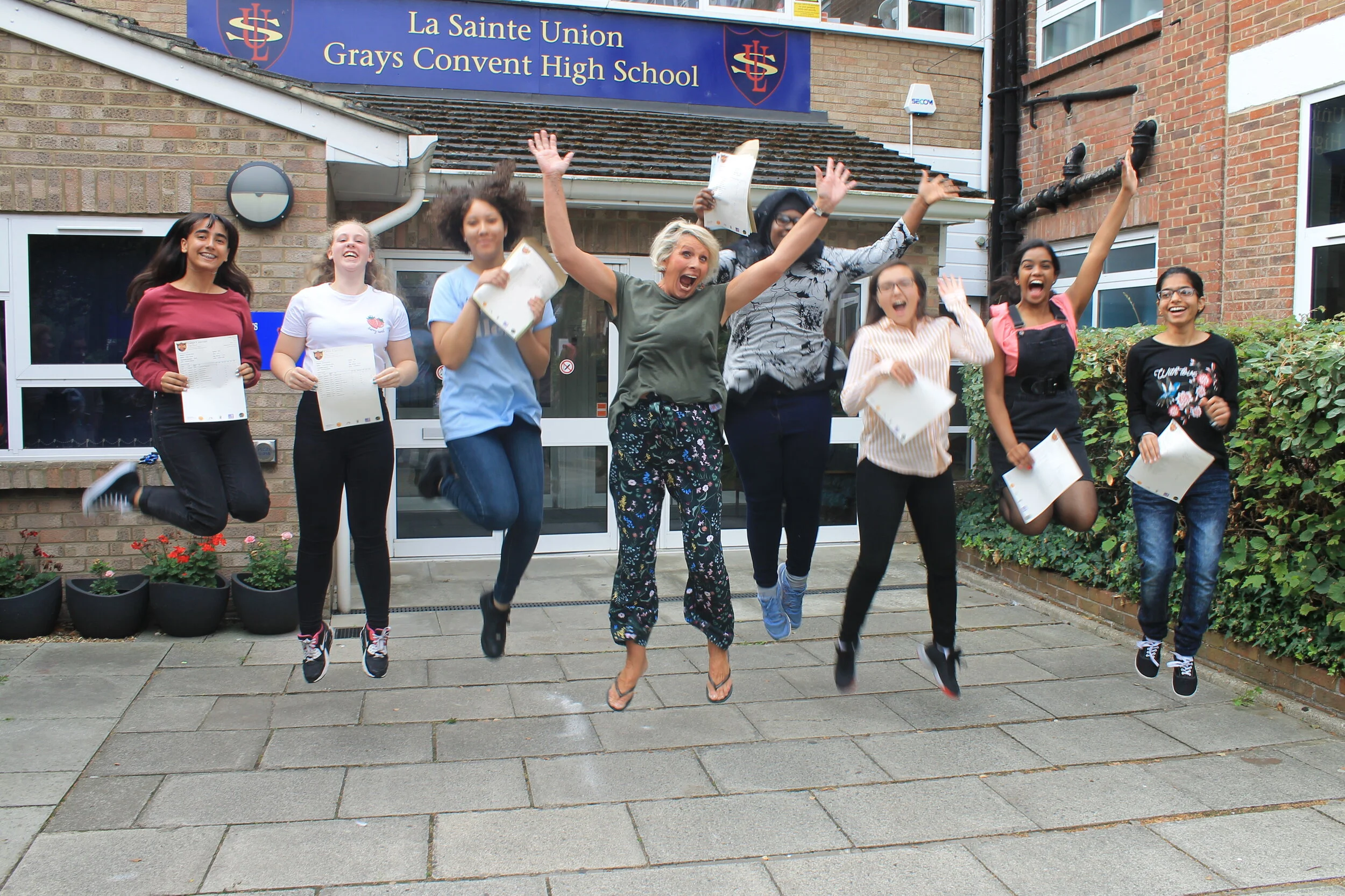 Prospectus — Grays Convent High School