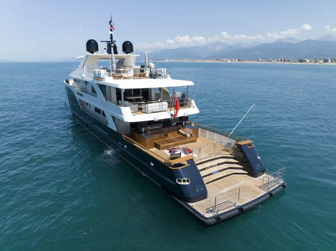 LUSBEN COMPLETA EL REFIT DE LADY JADE, EL ELEGANTE EXPLORER DE 41 ...