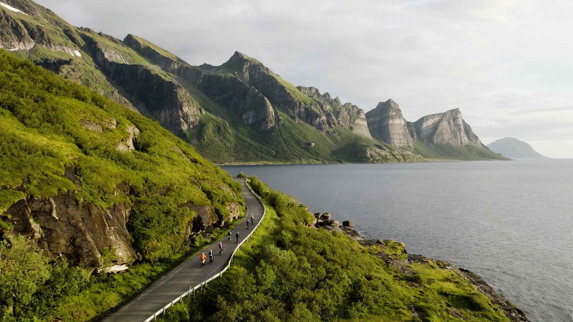 Sykkelturer på Helgelandskysten — Meløy Adventure