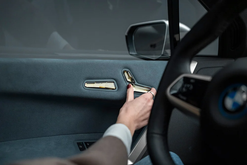 ellectric — Minimalist design at its best – the new BMW iX