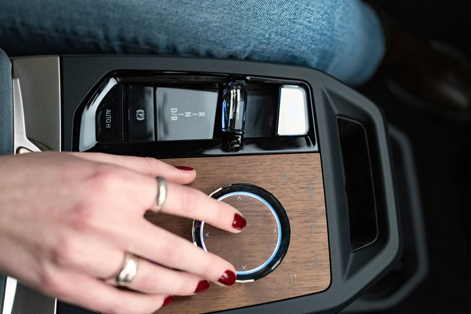 ellectric — Minimalist design at its best – the new BMW iX