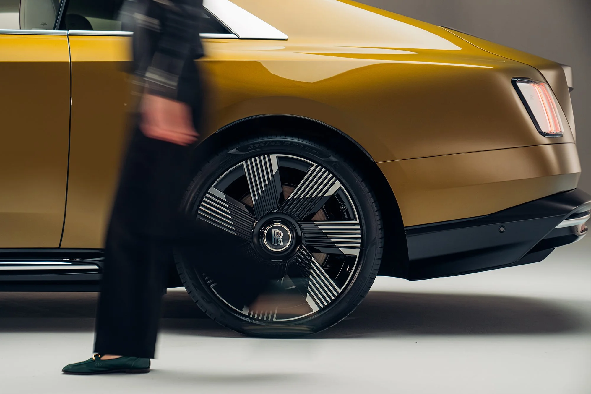 ellectric — Unveiling the Rolls-Royce Spectre – the marque’s first all ...