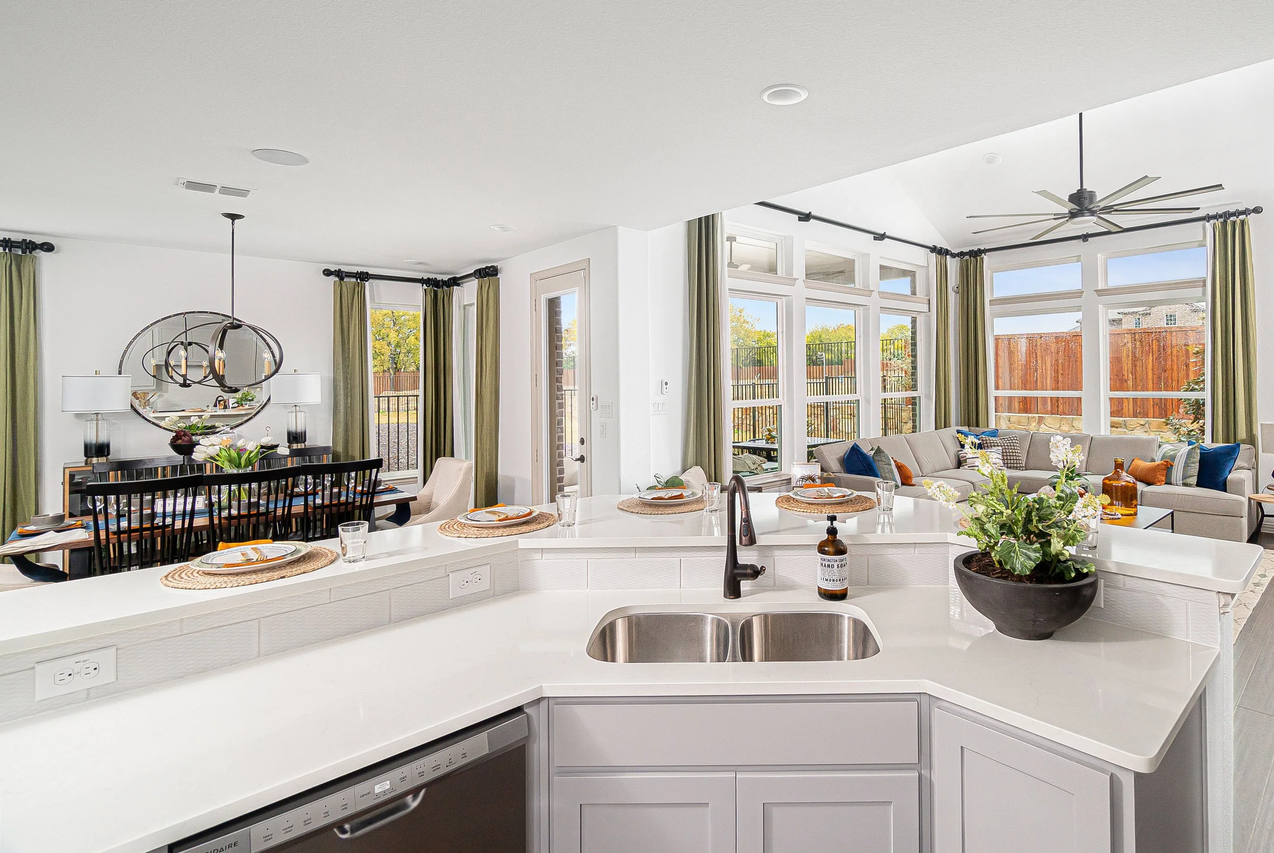 Lights Off — MAAE MEDIA