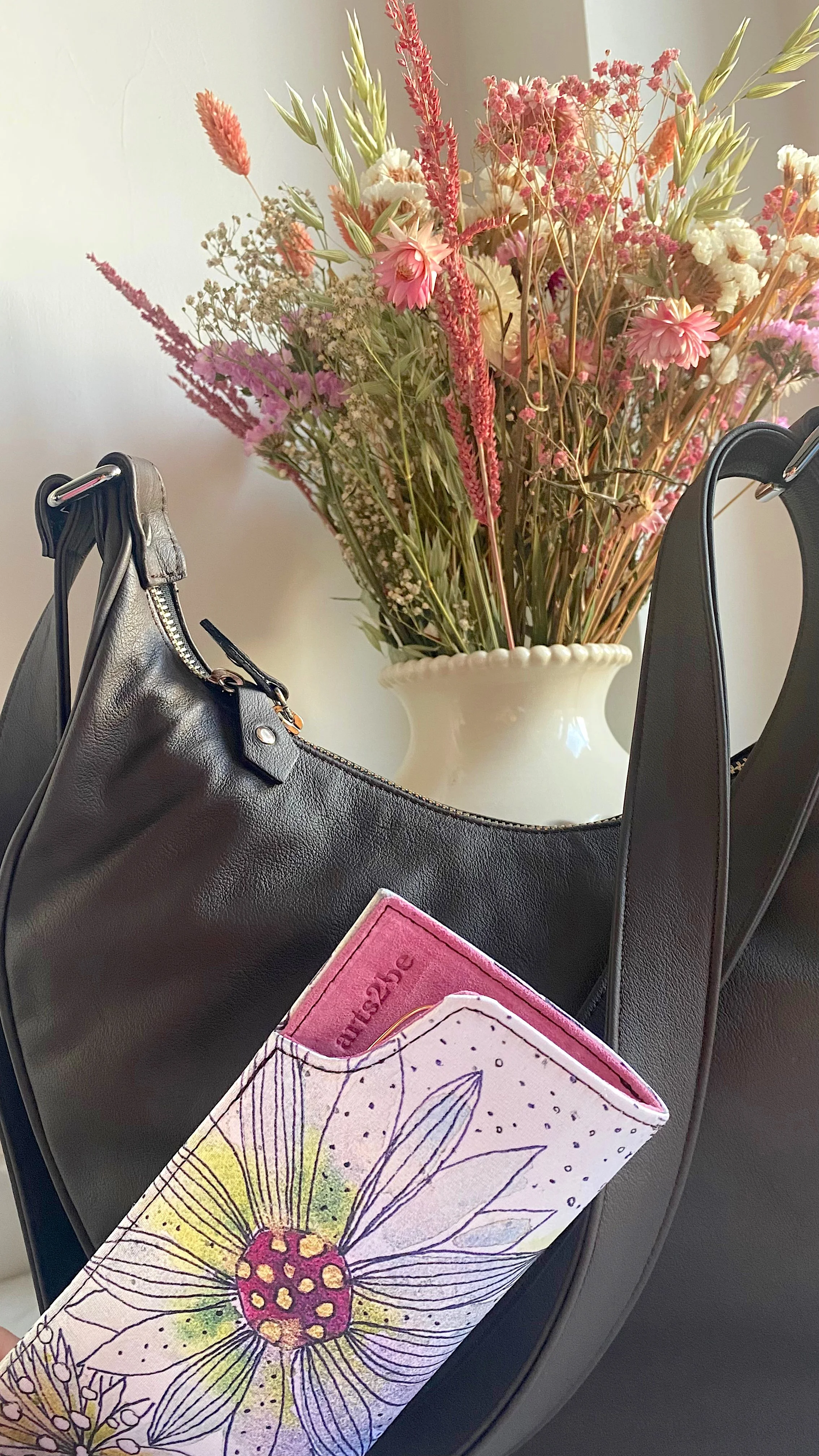 Sac à main en cuir brun, made in Belgium, collection Gwen, étui oeuvre ...