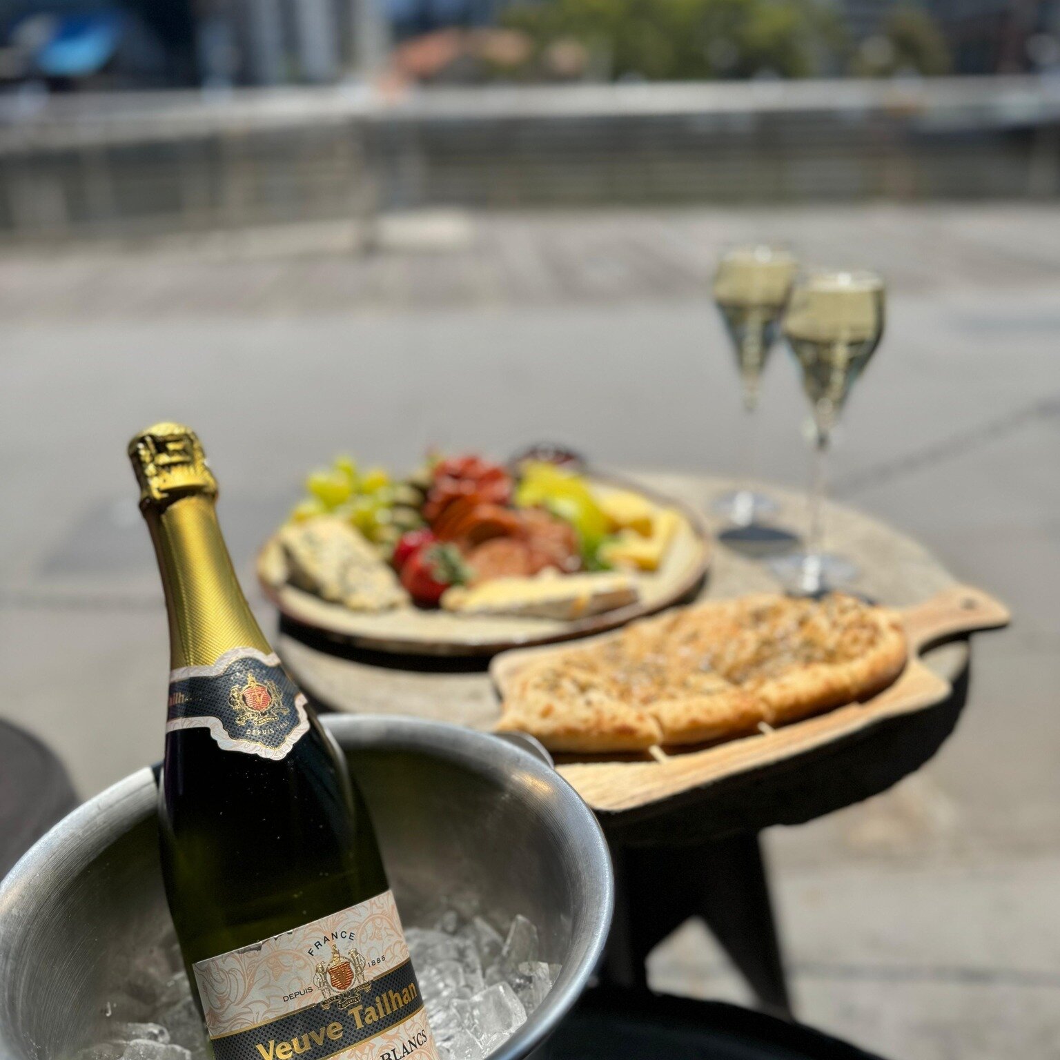 What's On — Plus 5