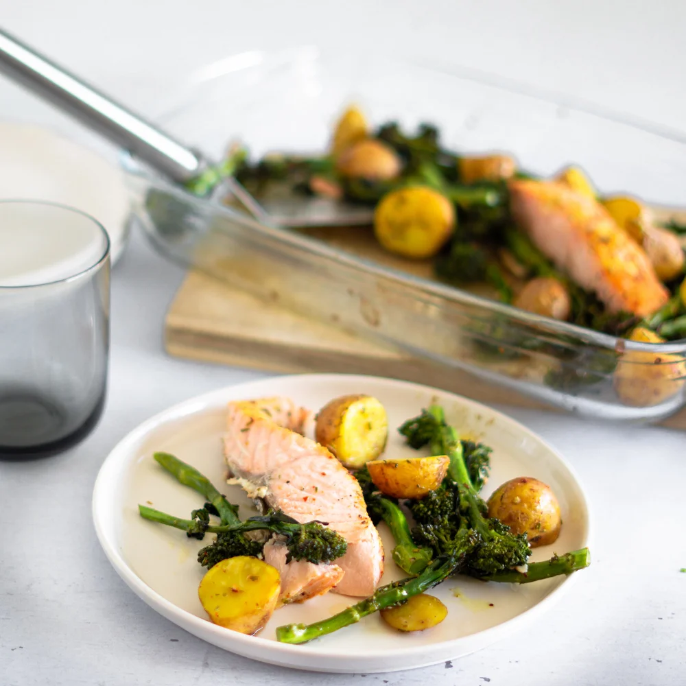 Tray bake met zalmfilet — Cook a lot - by Charlot