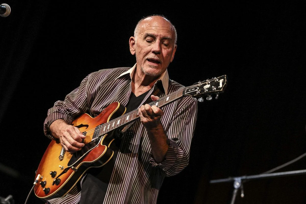 Music — Larry Carlton Music — Larry Carlton