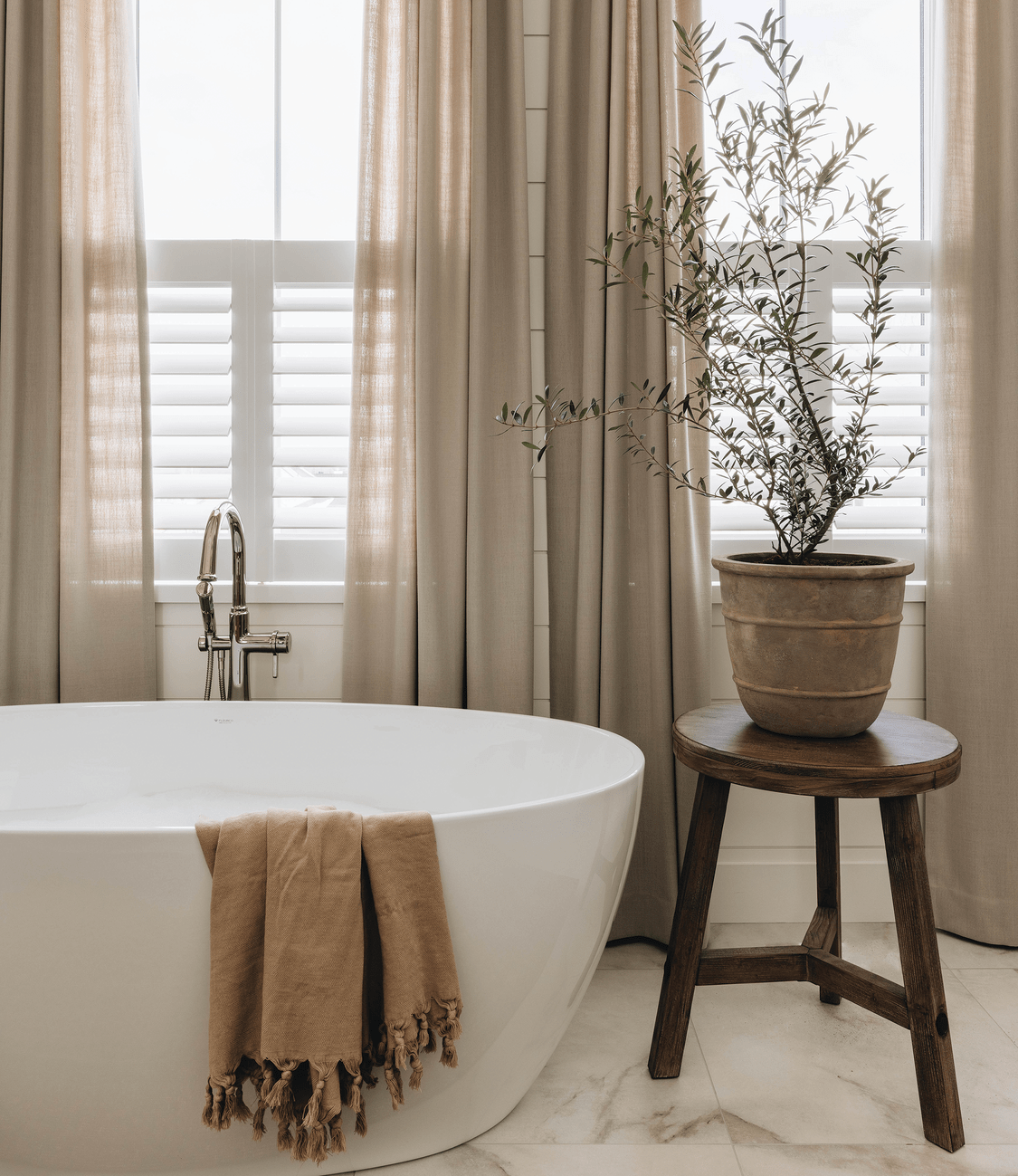 Seamless Luxury -Balancing Grandeur and Grounding Across A Primary ...