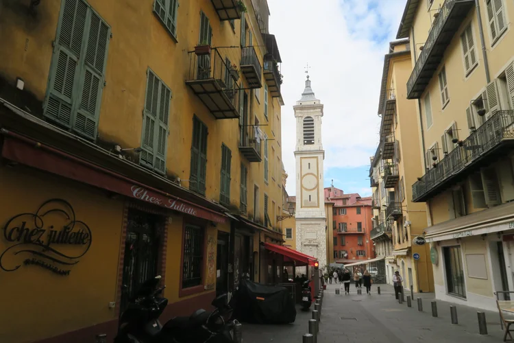 What to Pack For a Trip to Europe in the Summer — Destination Dreamer ...