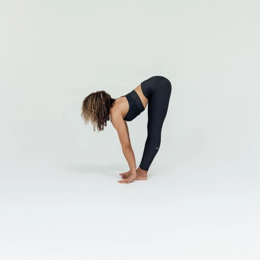 How to Do Side Crow Yoga Pose: Stretches and Tips — Alo Wellness Club ...