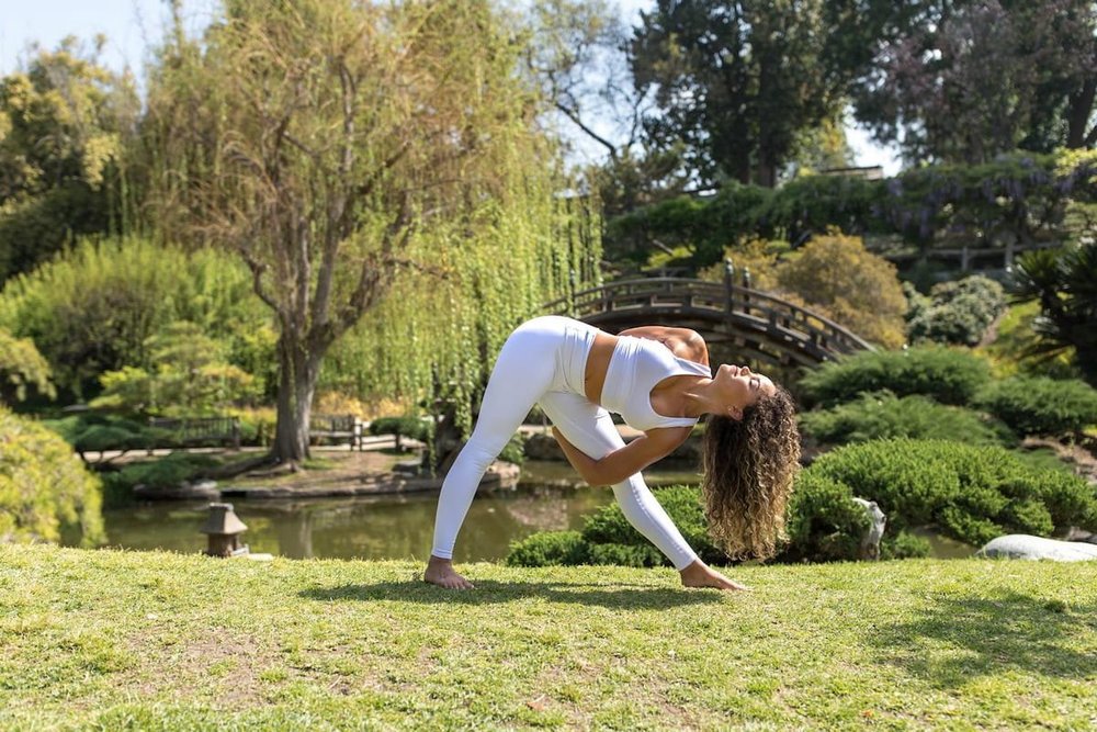 How to Do Triangle Pose in Yoga — Alo Wellness Club | The Blog