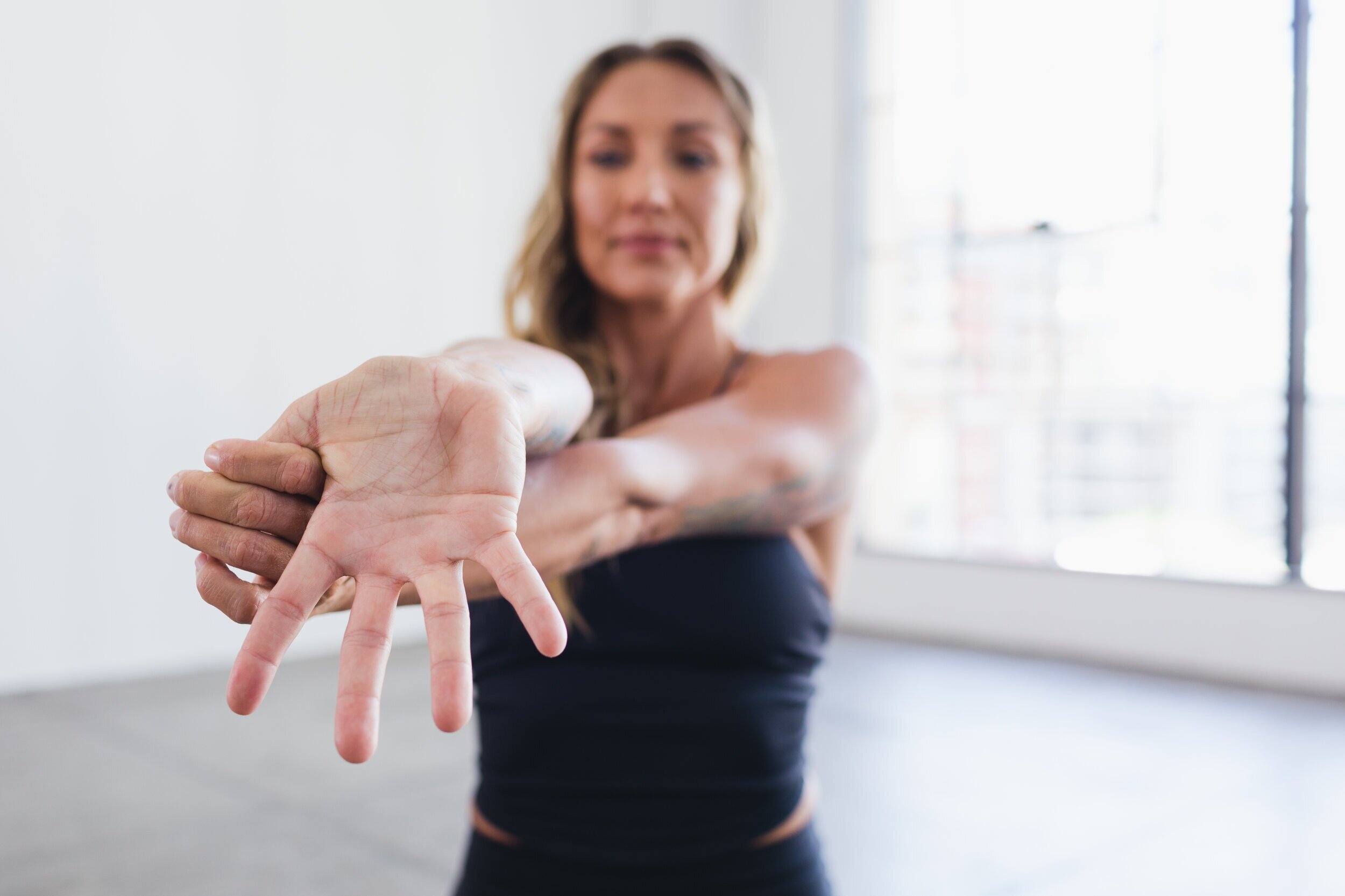 6 Wrist Stretches for Yogis — Alo Wellness Club | The Blog
