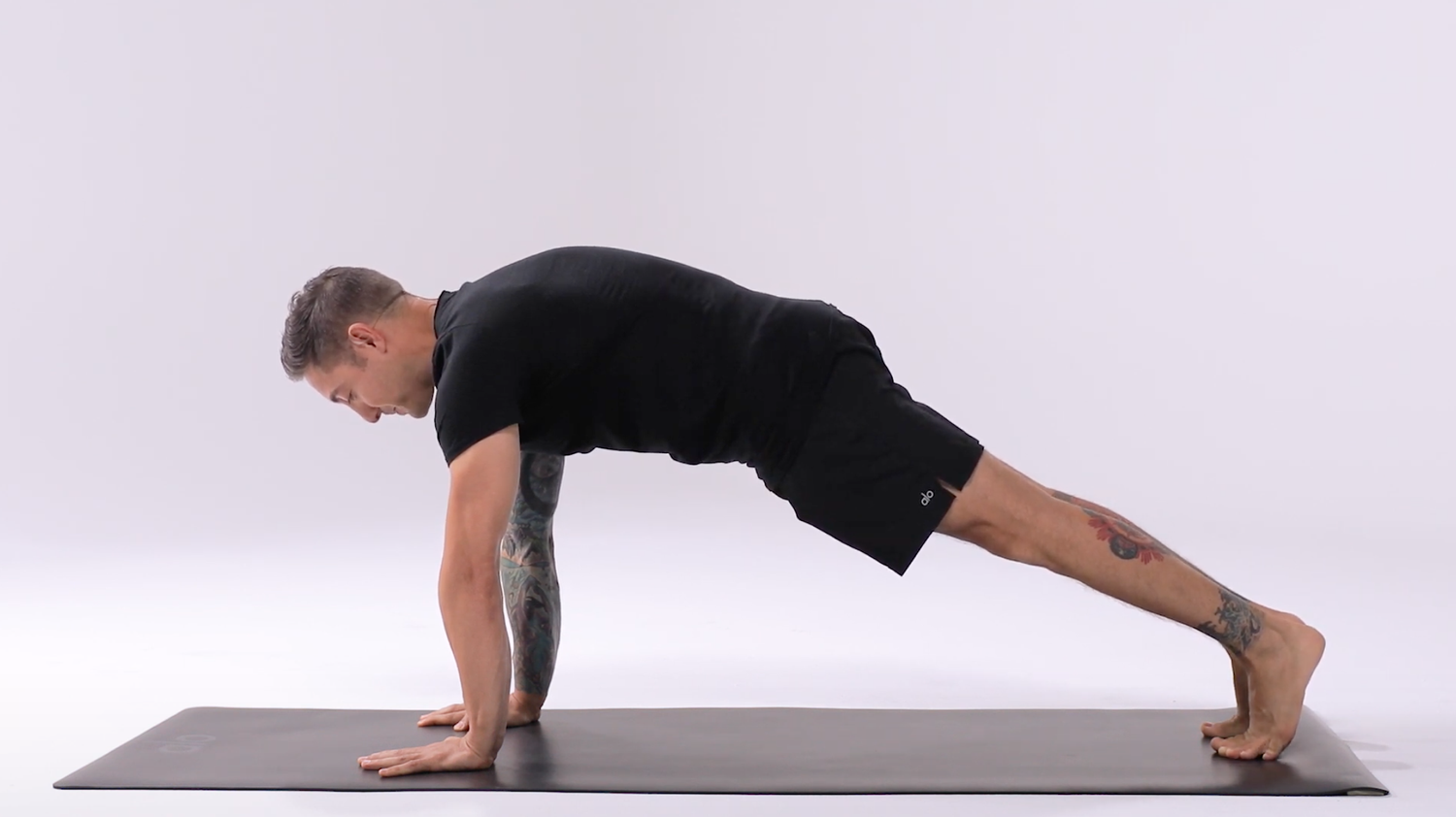 Pose Breakdown: Plank - Yoga Tutorial — Alo Wellness Club | The Blog