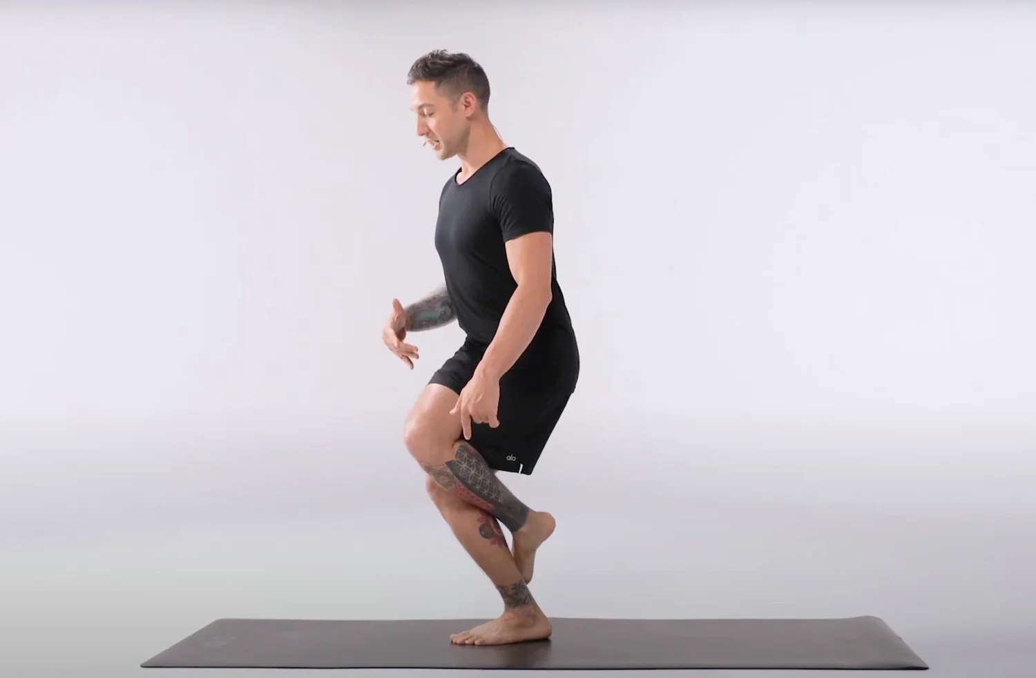 How to Do Eagle Pose - Yoga Tutorial — Alo Wellness Club | The Blog