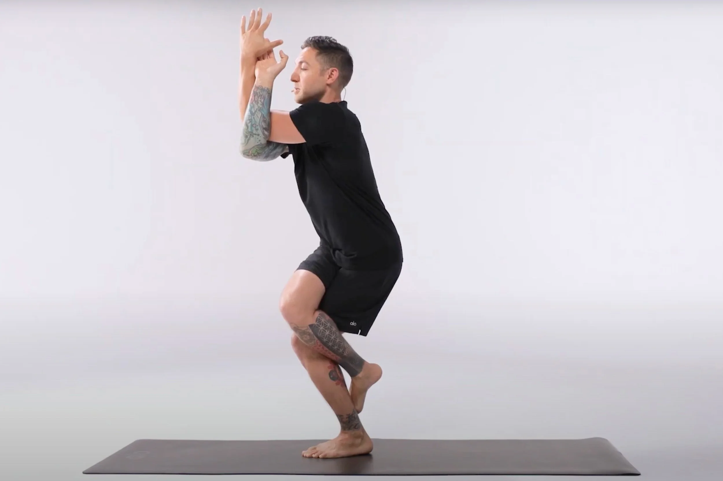 How to Do Eagle Pose - Yoga Tutorial — Alo Wellness Club | The Blog