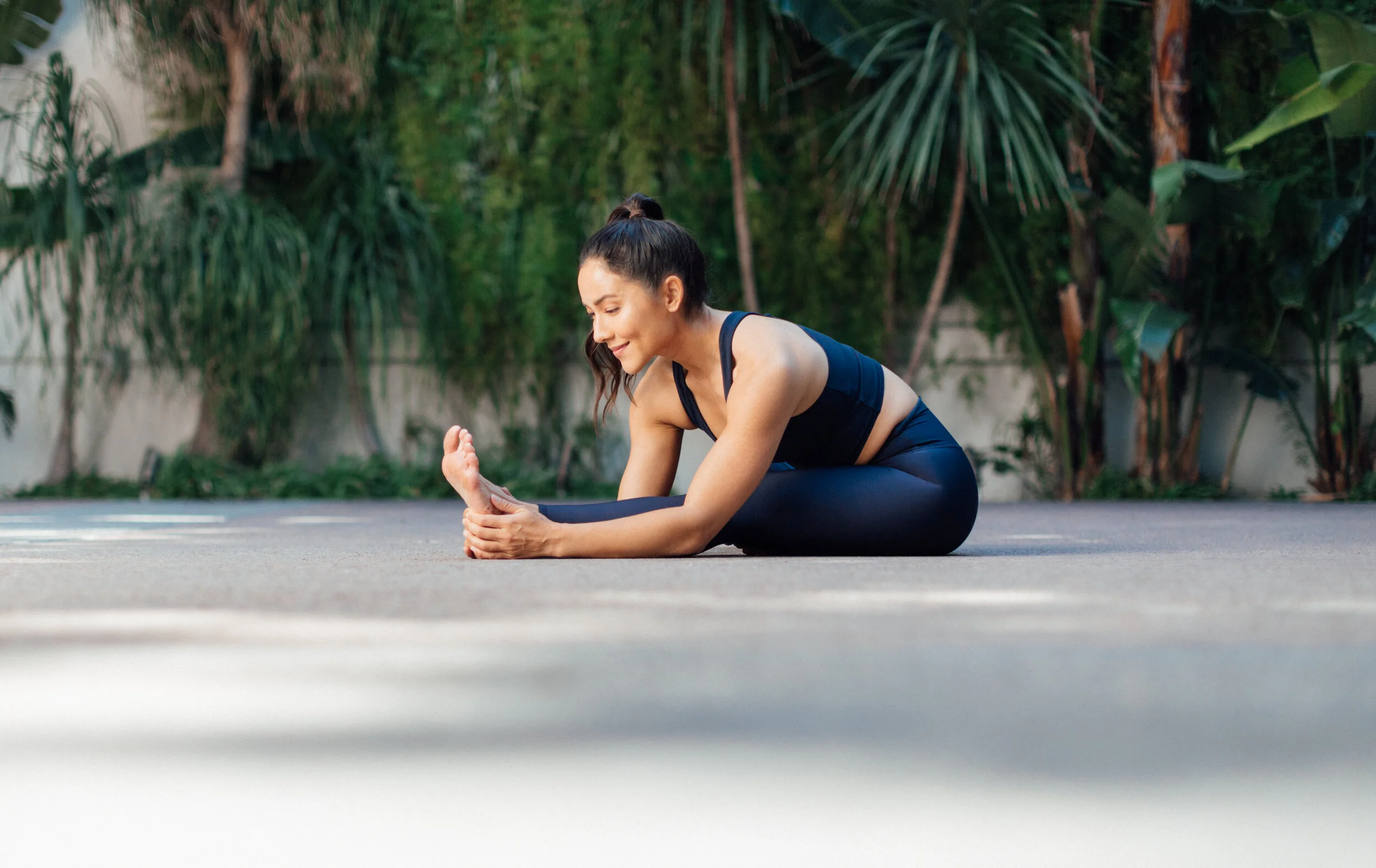Pose Breakdown: Splits — Alo Wellness Club | The Blog