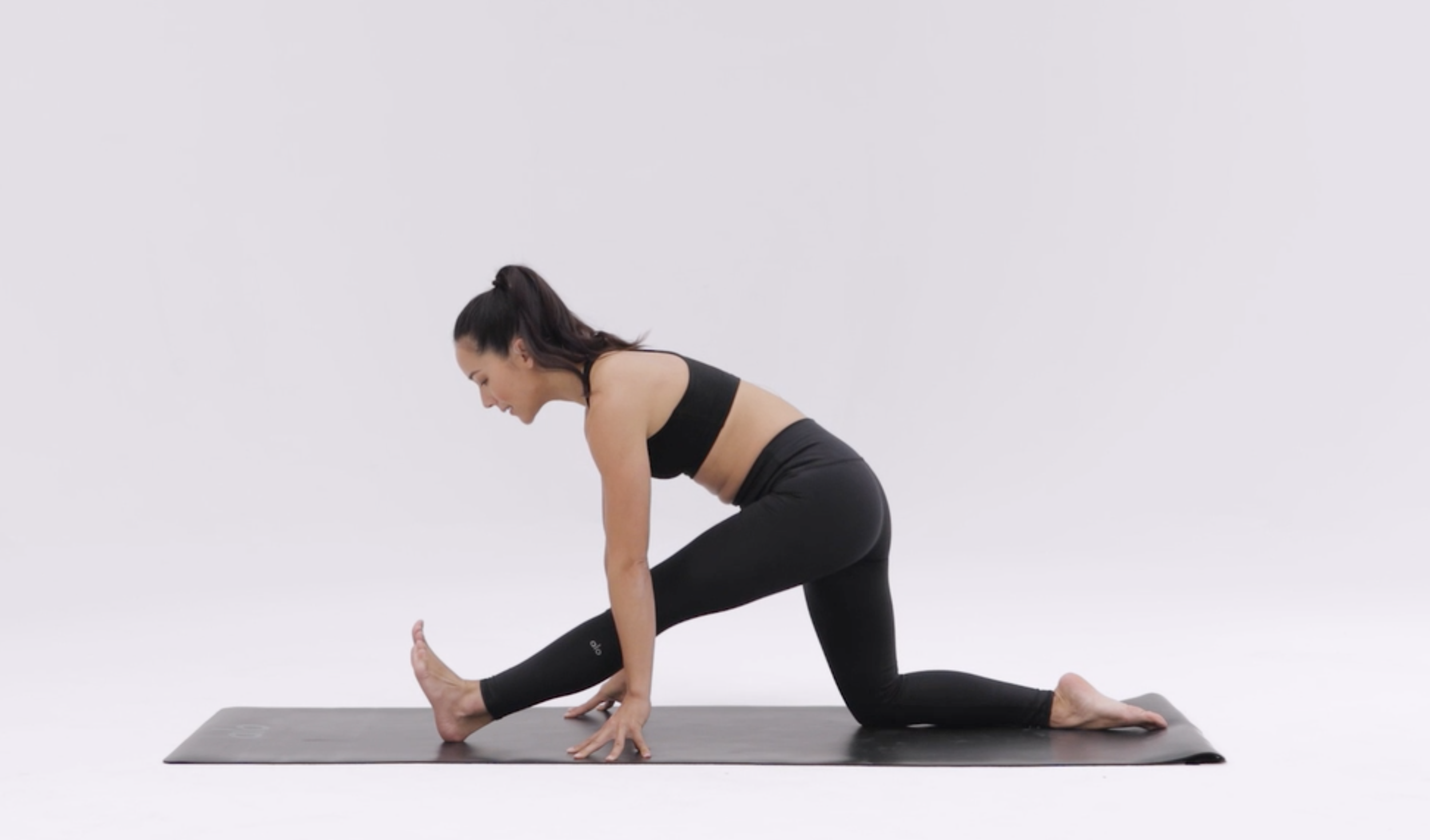 Pose Breakdown: Splits — Alo Wellness Club | The Blog