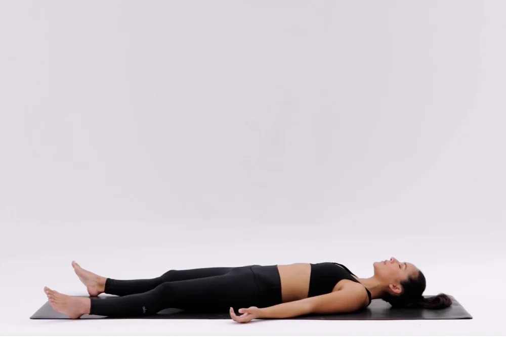 How to Do Corpse Pose (Savasana) - Yoga Tutorial — Alo Wellness Club ...