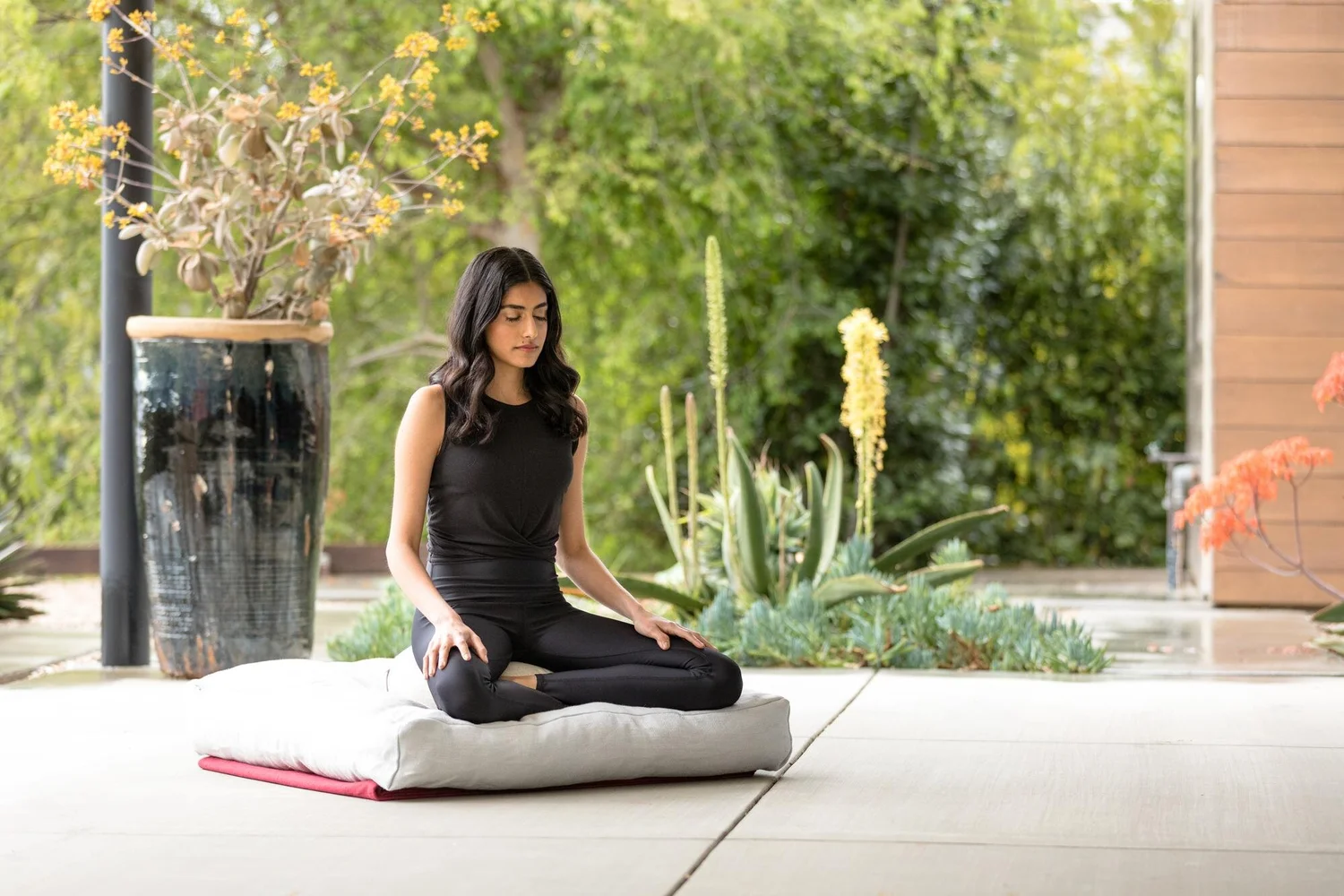 How to Set Up An Outdoor Meditation Space — Alo Wellness Club | The Blog