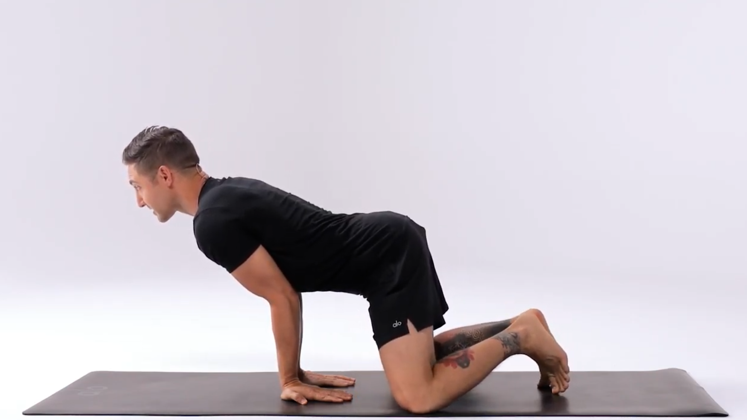 How to Do Peacock Pose (Mayurasana) - Yoga Tutorial — Alo Wellness Club ...