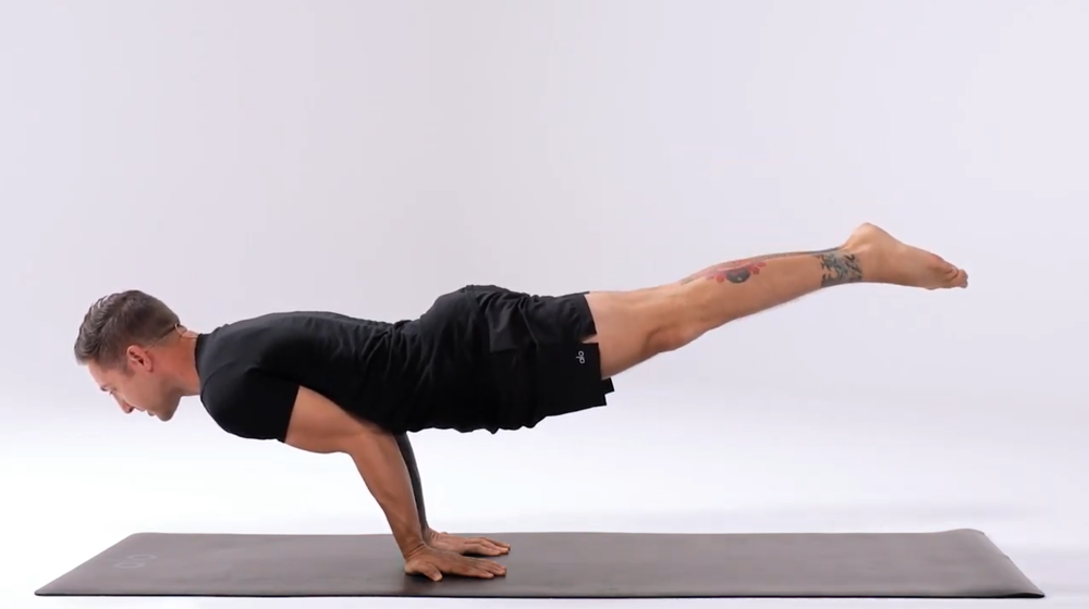 How to Do Peacock Pose (Mayurasana) - Yoga Tutorial — Alo Wellness Club ...