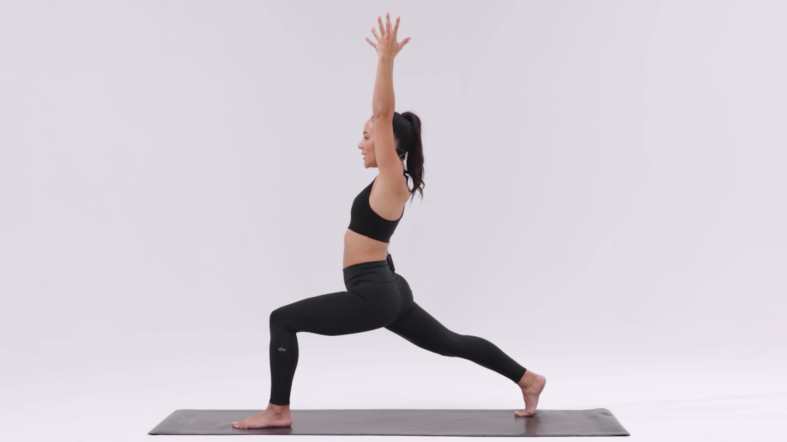 How to Do Crescent Lunge - Yoga Tutorial — Alo Wellness Club | The Blog