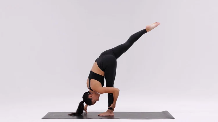 How to Do Standing Splits Pose in Yoga — Alo Wellness Club | The Blog