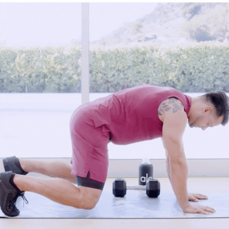 8 Weighted Core Workouts for Chiseled Abs — Alo Wellness Club | The Blog
